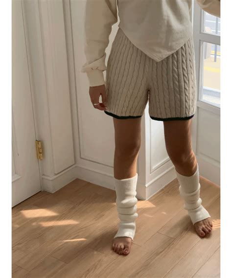 로멘 배색 꽈배기 니트 반바지 에이블리