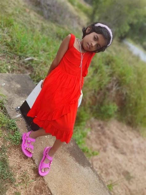 වේදිකාවේ අනේ මේ පෝස්ට් එක ශෙයා කරන්න රත්තරන් මිනිසුනේ මේ මල් කැකුළ බේර ගමු ලෝකයේ තියන