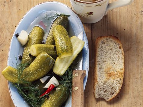 Gewürzgurken Rezept | EAT SMARTER