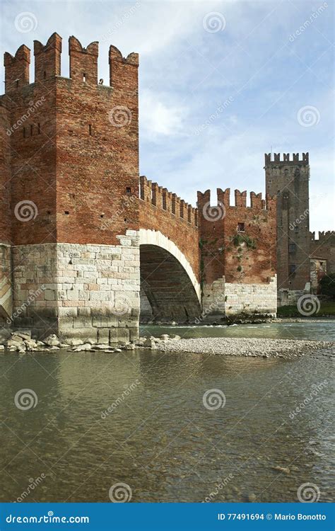 Castelvecchio stock foto. Image of waterweg, rivier, water - 77491694