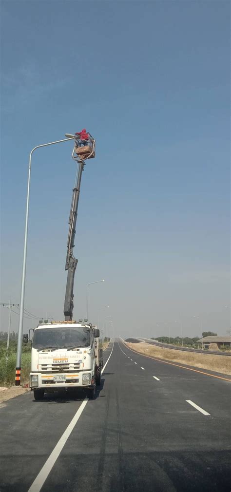 ติดตั้งระบบเสาไฟฟ้าแสงสว่าง เสาไฟถนน เสาไฮแมส โคมไฟถนน โคมไฟถนนled