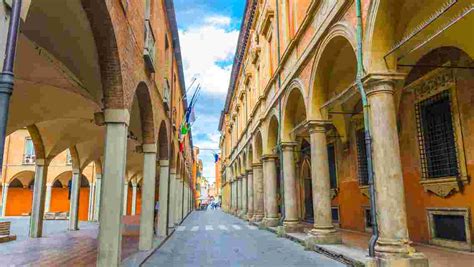 이탈리아 피렌체 일일 투어 볼로냐 시립역사박물관 볼로냐대학교 항해 및 고대지도 수집 박물관 중국 전세 차량 일정 조정 가능