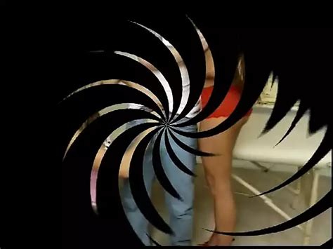 欲火中烧的婊子muff潜水和舔阴部 Xhamster