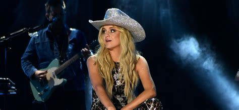Kelsea Ballerini Addresses Embarrassing Zipper Moment