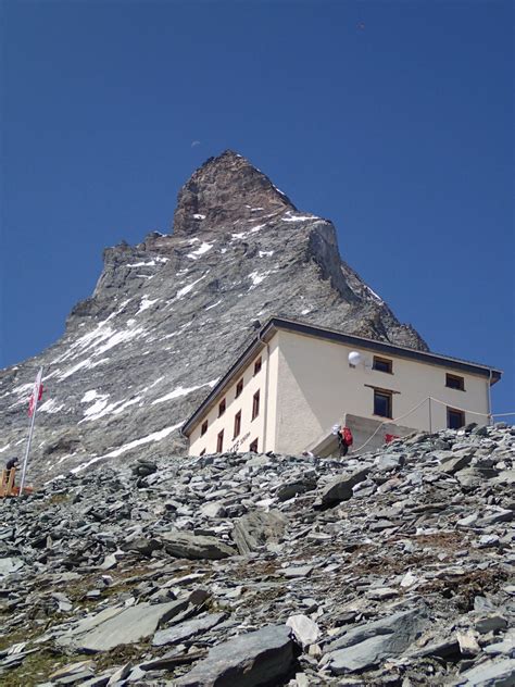 マッターホルン山頂直下にある標高3260m地点の”ヘルンリ小屋”！快適すぎる滞在と神秘的な眺望！ 海外の旅 【be Pal】キャンプ