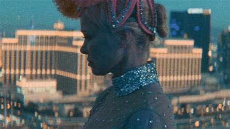 ‘the Last Showgirl Director Calls Pamela Anderson “the Marilyn Monroe
