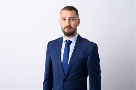 УНИЩОЖАВАТ ЗЕМЯТА МЕЖДУ „МЛАДОСТ 4“ И „ГОРУБЛЯНЕ“ Само за месец след поредната ни