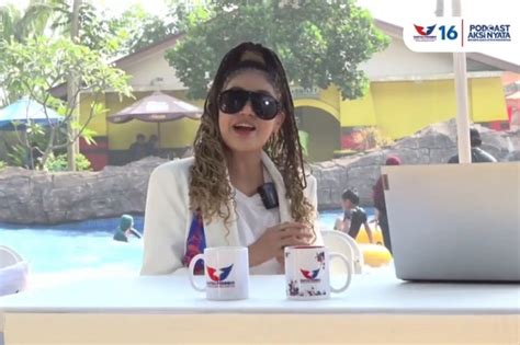 Fenomena Artis Terjun Ke Dunia Politik Sania Ingin Melakukan Yang Lebih Baik