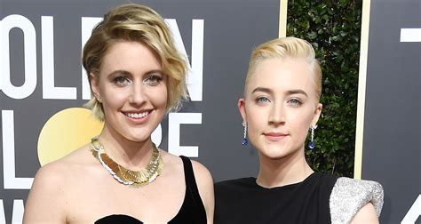 Saoirse Ronan And ‘lady Bird Director Greta Gerwig Pose Together At Golden Globes 2018 2018