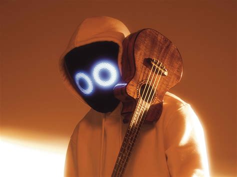 專訪｜蒙面卻真誠的反差魅力！20歲烏克麗麗玩家 Boywithuke 唱出你的孤寂共鳴 樂手巢 Ysolife