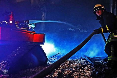 Пожежа в смт Бишів на Київщині сталась масштабна пожежа на складі шин фото і відео Oboz Ua