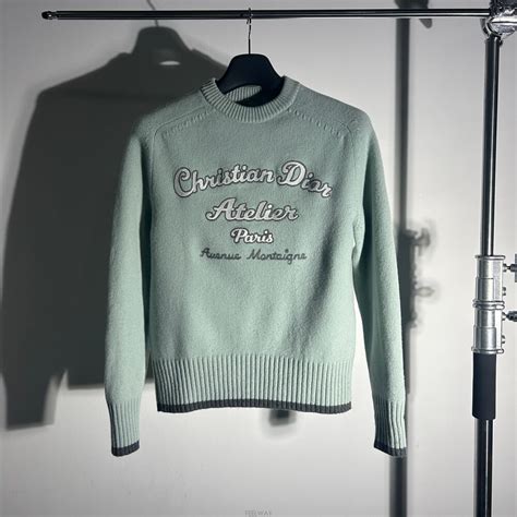 디올 아뜰리에 스펠아웃 스웨터 Dior 니트 스웨터 차별화된 감정 흥정 서비스로 명품의 가치를 더하다 필웨이