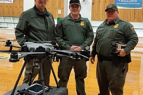 Agents Demonstrate Tools Of The Trade The Blaine County Journal News