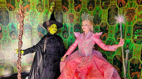 Glinda And Elphaba Show Off New Wicked The Experience ‘wicked For Good At Universal Studios