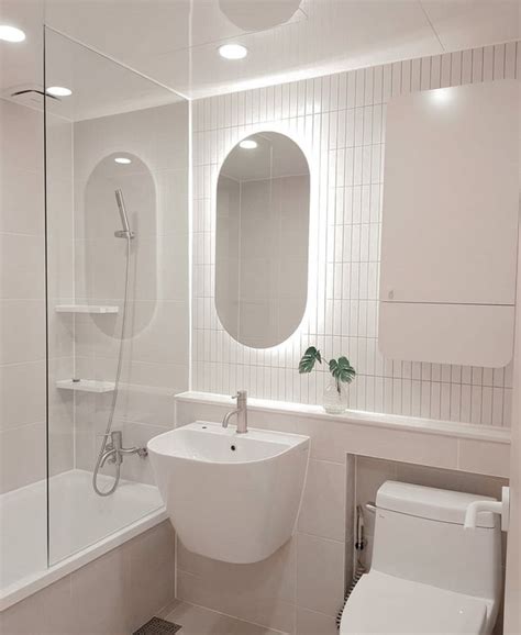 House에 있는 𝐯𝐢𝐡님의 핀 욕실 디자인 작은 욕실 디자인 욕실 타일 디자인