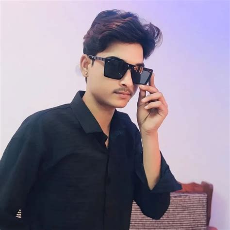 Chahat Khan Ooo • Threads Say More