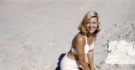 Sylvia Plath Life Of The Talented Tragic Poet Through Amazing Photos Vintage Everyday