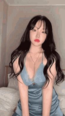Busty Girls  S Tenor