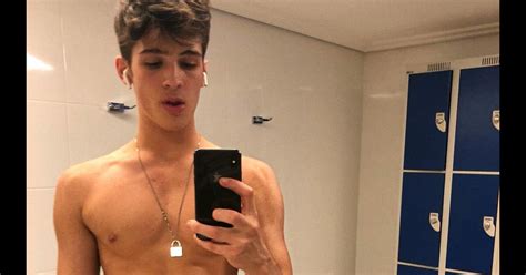 Aos 16 João Guilherme Mostra Corpo Definido Em Foto Sem Camisa