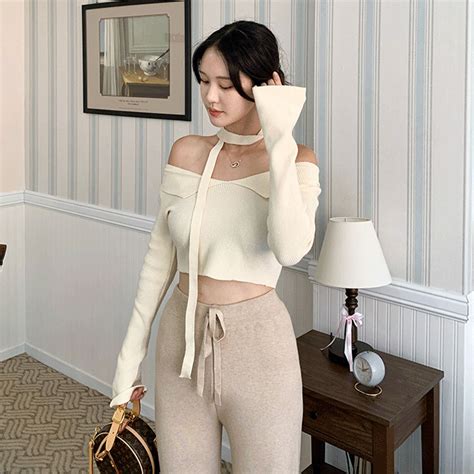 분위기up🍷 머플러 니트 세트 오프숄더니트 오프숄더 홀터넥 타이 블라우스 오프숄더블라우스 연말룩 파티룩 호캉스 크롭니트 골지니트 스판 울니트 꽈배기니트 가을니트 겨울