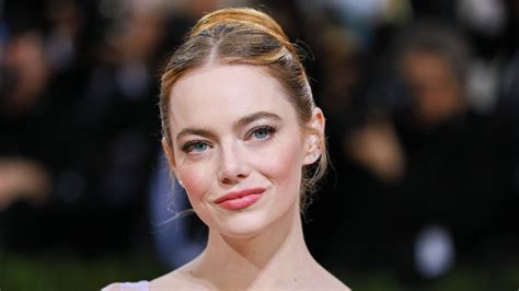 Emma Stone Went Blonde And Got An Asymmetric Bob And It S Like All Over Again See The