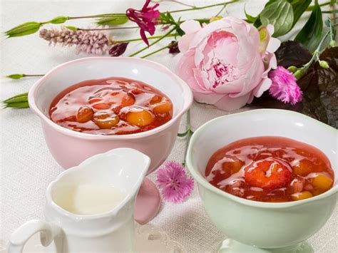 Zemeņu Rabarberu ķīselis Ar Pienu Garšīgā Latvija