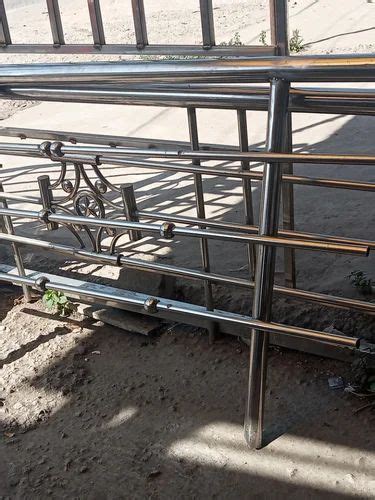 Silver Bar Ss Ralling Sizediameter 1 Inch Mounting Type Wall At