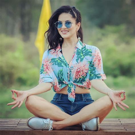 146 Best Sunnyleone Images On Pholder Sunny Leone Daniel Weber99 And Subisamuel