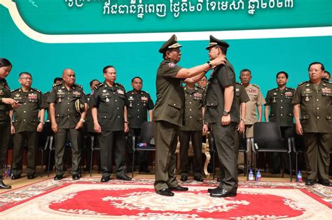 ឯកឧត្តមបណ្ឌិត ហ៊ុន ម៉ាណែត ត្រូវបានបំពាក់ឋានន្តរស័ក្តិថ្នាក់ «នាយឧត្តមសេនីយ៍