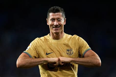 레반도프스키 생일에 바르셀로나 데뷔 골×2 Kinis Sportugese