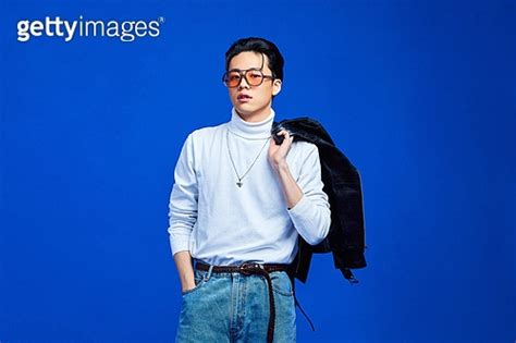 멋 컨셉 패셔너블 패션 가죽재킷 재킷 레트로스타일 컨셉 개구쟁이 뉴트로 트렌드 청년문화 주제 터프 컨셉 이미지 Jv12542154