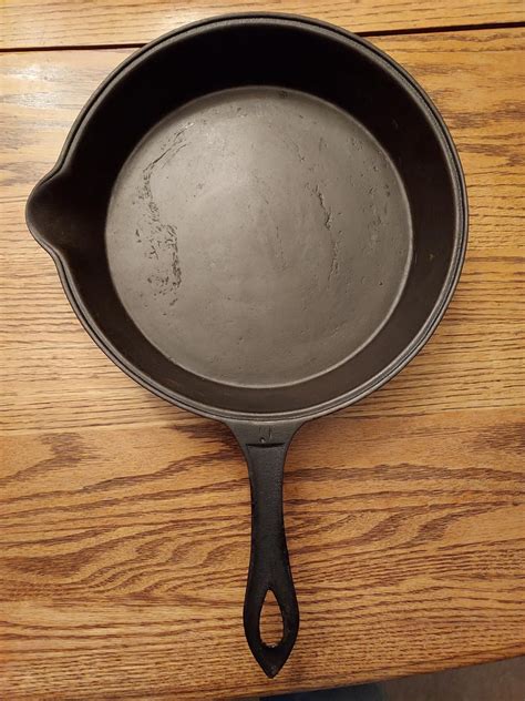 Unusual Single Spout With Eccentric Heat Ring Rcastiron