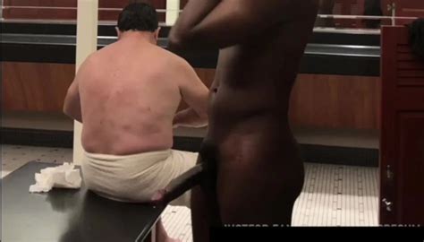 Guys At The Gym More Locker Room Cruising Thisvid Com