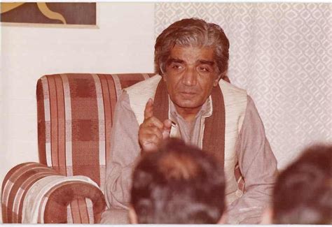 A Sufi Teacher With His Beloveds Wasif Ali Wasif [892x612] R Humanporn