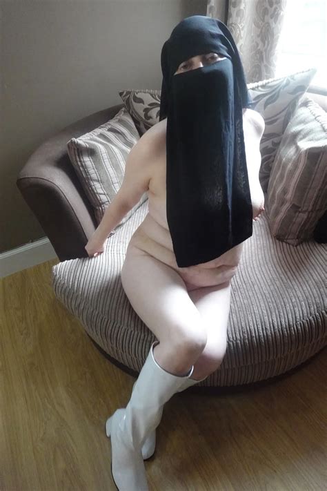 Nude In Niqab And Boots Nude Pics Xhamster