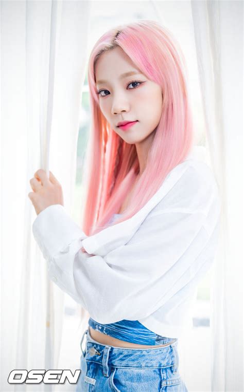 사진 우주소녀 여름강렬한 눈빛 네이트 연예