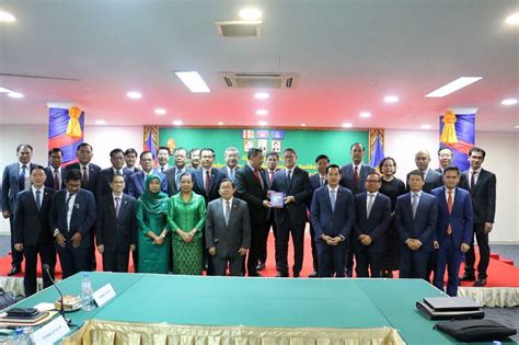 គណ កម្មការទី៥ នៃរដ្ឋសភា ជួបពិភាក្សាការងាជាមួយក្រសួងការបរទេស និងសហប្រតិបត្តិការអន្តរជាតិ