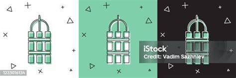 흰색과 녹색 검은 색 배경에 격리 다이너 마이트 폭탄 스틱과 타이머 시계 아이콘을 폭파 설정합니다 시한 폭탄 폭발 위험 개념