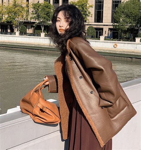 겨울아우터무스탕겨울자켓코디 양털무스탕 겨울자켓 브라운 가죽자켓 양털 뽀글이 페이크퍼 오버핏 빅사이즈 점퍼 재킷 양면 아우터12월하객룩한겨울하프코트20대30대