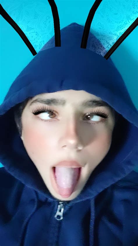 give me attention please🥰 scrolller