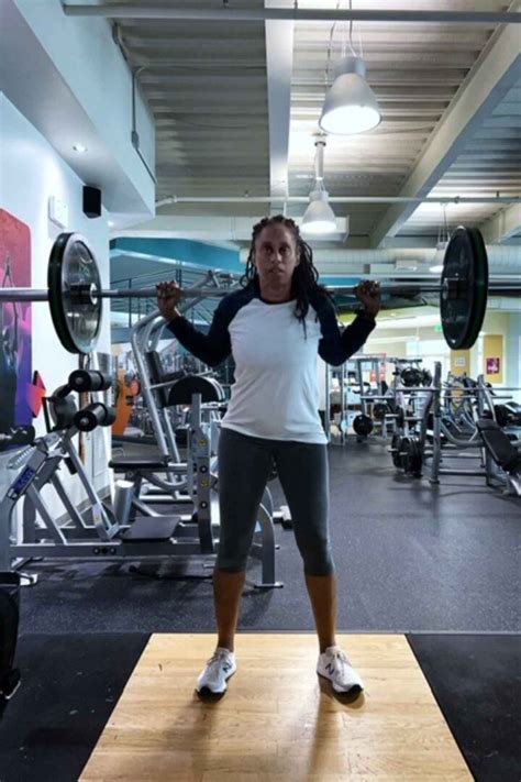 Smith Machine Squats Vs Barbell Squats • Views From Here