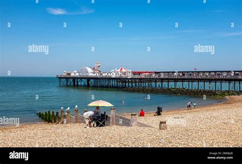 Herne Bay North Kent England Uk Visitors On The Beach With Herne Bay