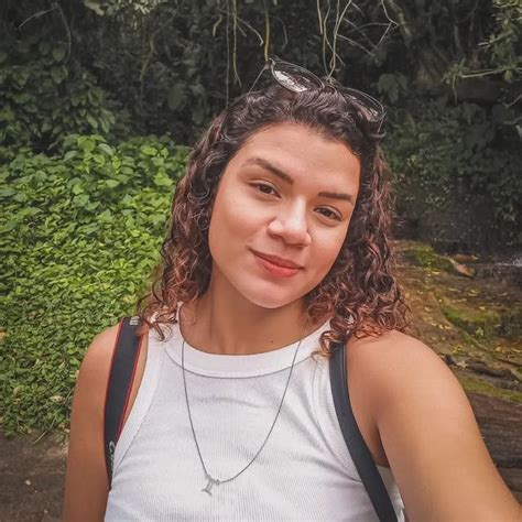 Julia Vieira Juliasvieiraa On Threads