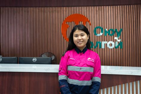 “Шинэ ажилтан 10 20 жил ажилласан хүмүүстэй өөрийгөө харьцуулаад байдаг Гэхдээ эхлээд би энэ