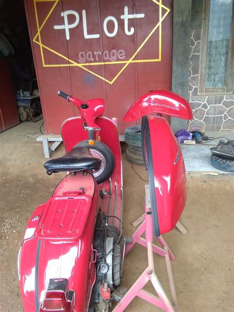 PLot Garage Scooter Repaint