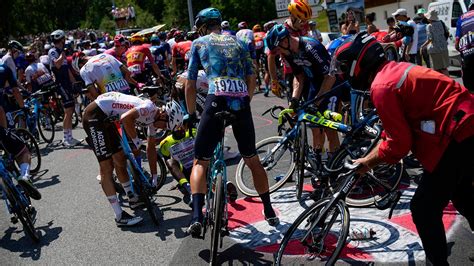 Tour De France Spectator Who Allegedly Wanted To Get A Selfie Causes Massive Crash True