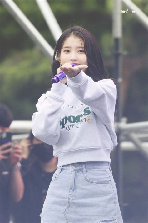 221002 뉴발란스 런온 아이유 건강이 언제나 제일 중요해 푹 쉬고 곧 다시 봐요 💝 아이유 이지은 Iu Lily199iu 아이유 이지은 Iu 예토끼