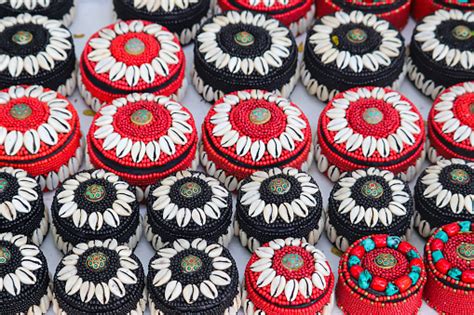 진주와 조개로 만든 장식용 원형 원형 또는 보석 또는 보석 상자 갈색에 대한 스톡 사진 및 기타 이미지 갈색 개체 그룹 공예 Istock