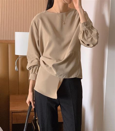 브이루아 매르딘 랩고리 블라우스 큐브라 겨울블라우스 포인트 언발 사선 여리핏 출근룩 하객룩