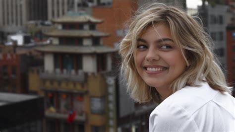 Louane Emera Un cliché de la chanteuse posté sur Instagram inquiète